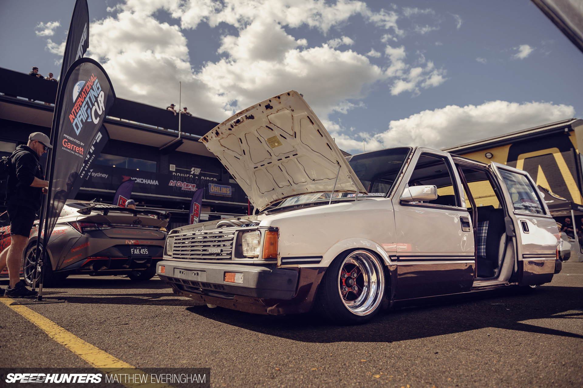 Une voiture Nissan Prairie Drift, à la manière des Low Standards - Wash ...