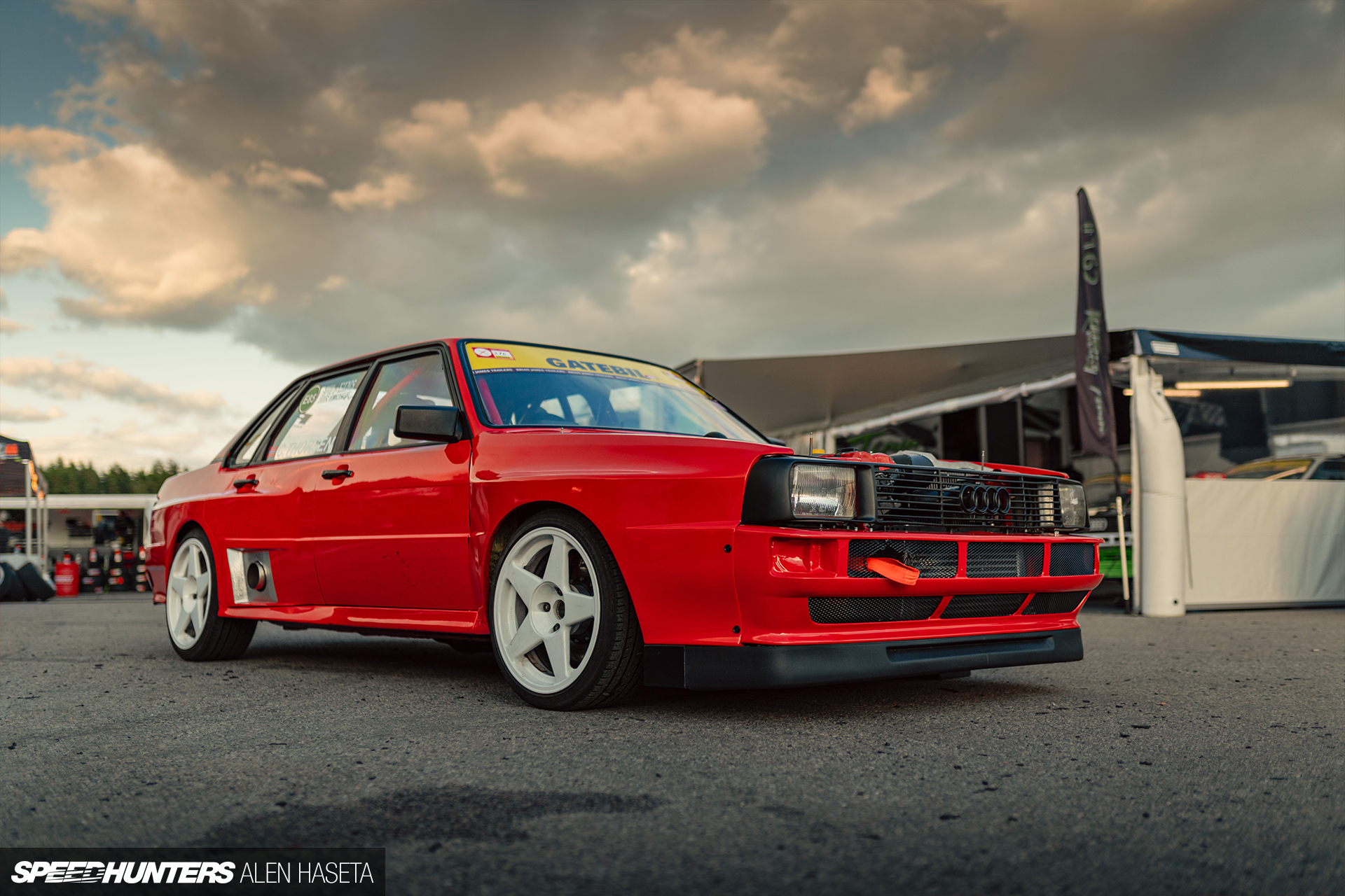 Une berline Audi 90 à thème Sport Quattro conçue pour le drift en 4x4 ...