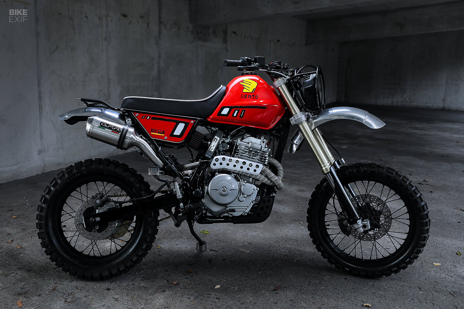 Real Steel : ce Honda Dominator inspiré du MX n'est pas un vélo en ...